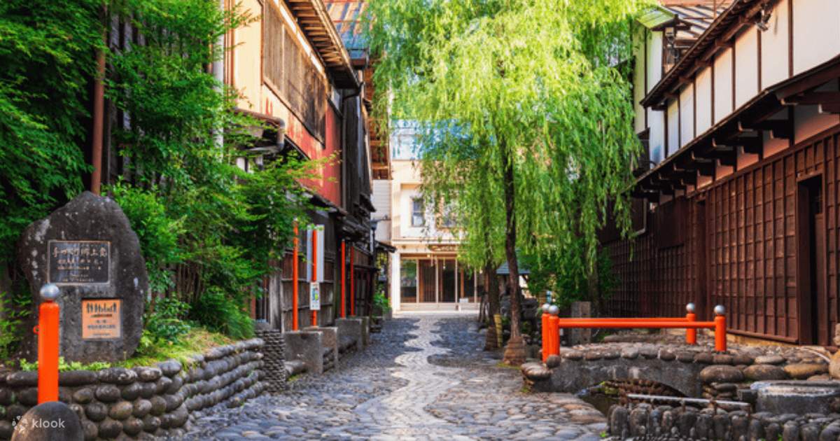 Food Sample & Traditional Dance in Gujo Hachiman Castle Town - Klook Australia